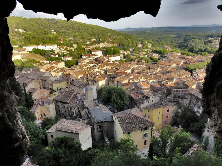Que Faire À Cotignac – Visiter Cotignac À Pied – YZIP