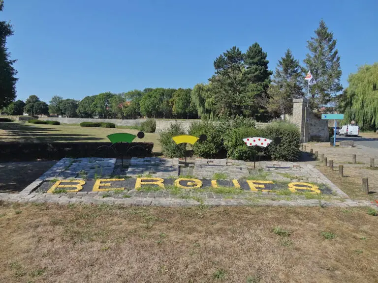 Que visiter, que faire à Bergues dans le Nord : bienvenue chez les Ch'tis ! - La souris globe ...