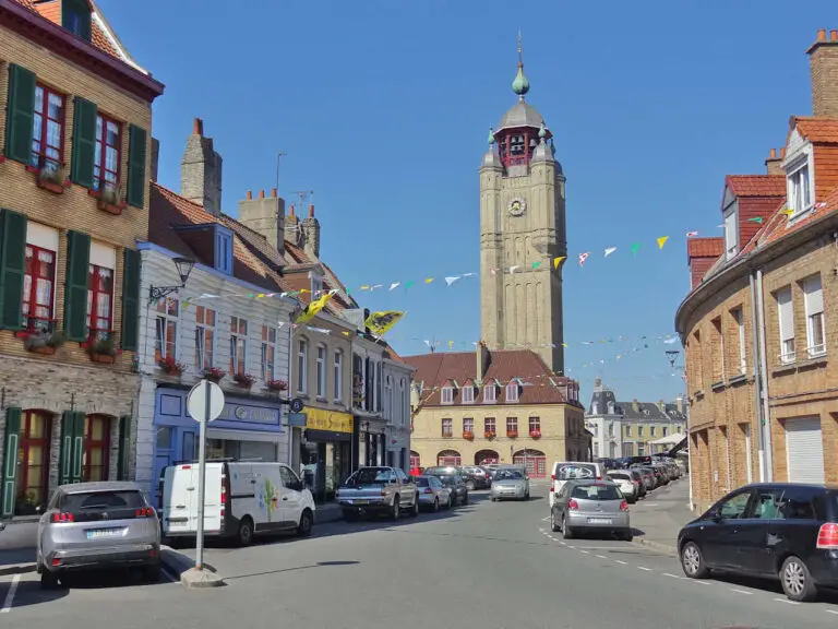 Que visiter, que faire à Bergues dans le Nord : bienvenue chez les Ch'tis ! - La souris globe ...
