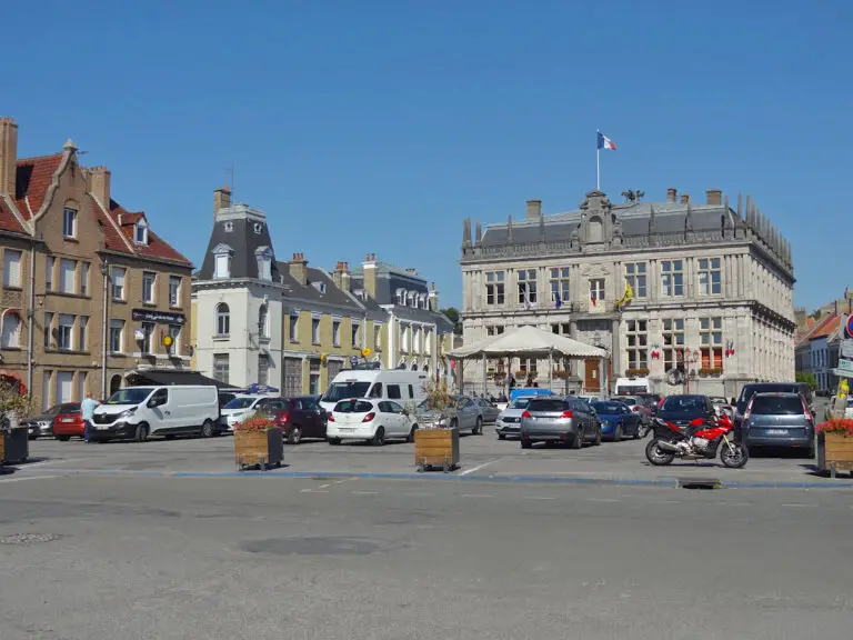 Que visiter, que faire à Bergues dans le Nord : bienvenue chez les Ch ...