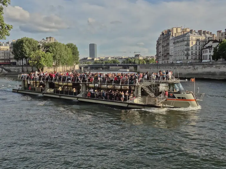 Croisière sur la Seine en bateau-mouche à Paris : tarifs, photos, avis - La souris globe-trotteuse