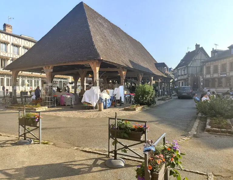Que visiter, que faire au Bec-Hellouin, un des plus beaux villages normands - La souris globe ...