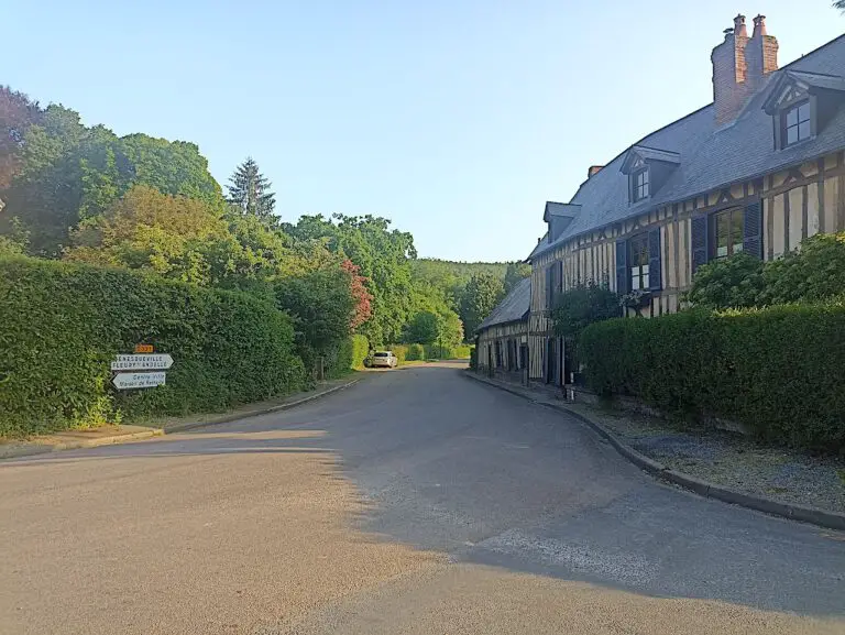 Que visiter, que faire à Lyons-la-Forêt et ses environs - La souris ...