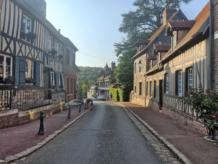 Que visiter, que faire à Lyons-la-Forêt et ses environs - La souris ...