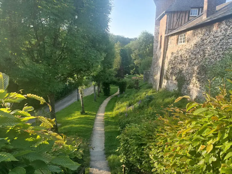 Que visiter, que faire à Lyons-la-Forêt et ses environs - La souris ...