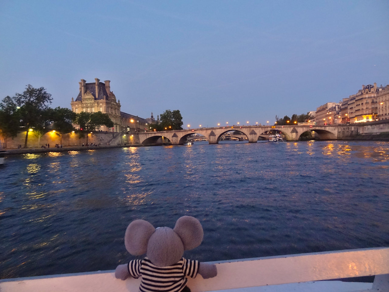 Croisière sur la Seine en bateau-mouche à Paris : tarifs, photos, avis ...