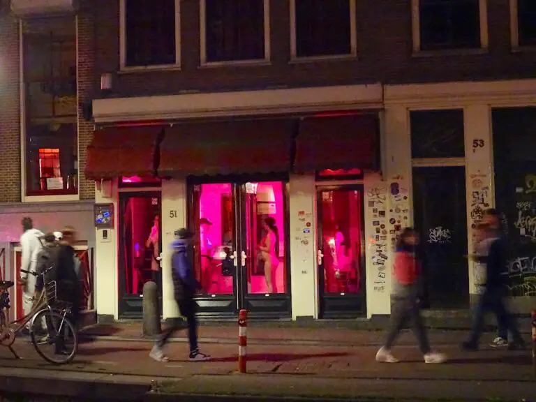 Quartier rouge d'Amsterdam : que faire, que visiter - La souris globe-trotteuse