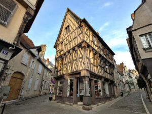 Que visiter, que faire à Bourges en 1 jour ou 2 jours - La souris globe ...