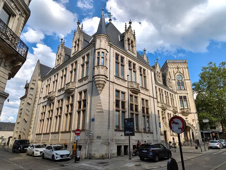 Que visiter, que faire à Bourges en 1 jour ou 2 jours - La souris globe ...