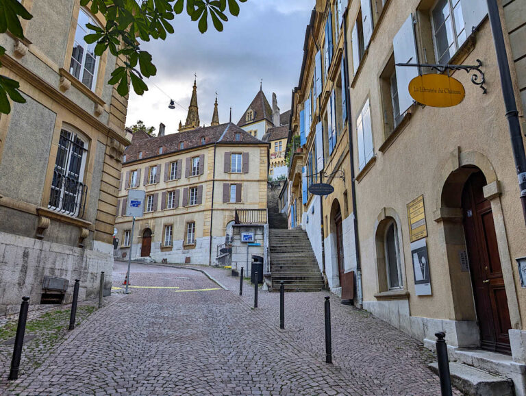 Que visiter, que faire à Neuchâtel en 1 jour - La souris globe-trotteuse