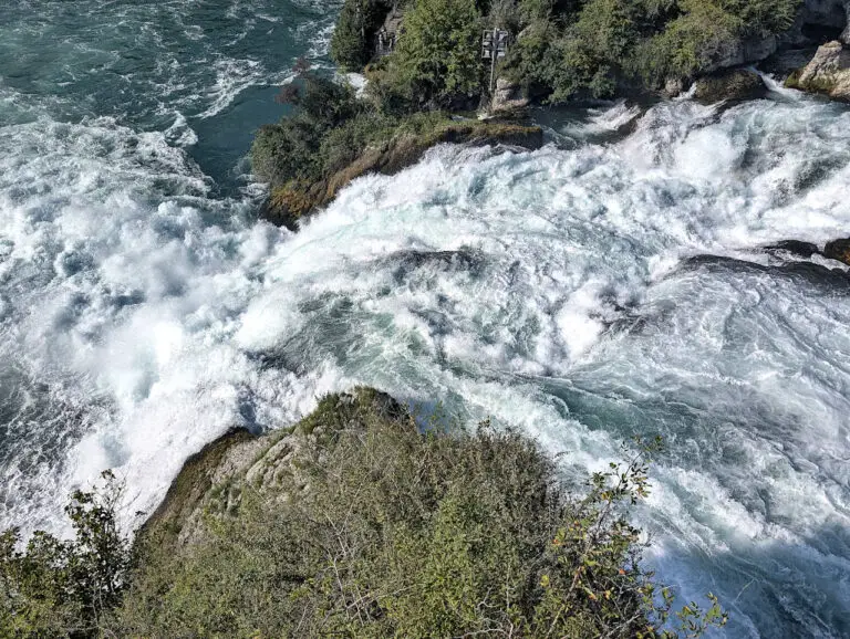 Visiter les chutes du Rhin en Suisse - La souris globe-trotteuse