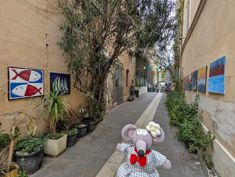 Visiter le quartier du Panier à Marseille : guide complet de la souris ...
